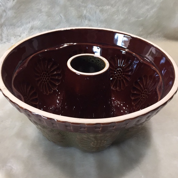 Kitchen | Vintage Embossed Daisy Pottery Bundt Cake Pan | Poshmark